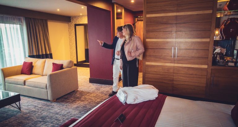 Accomodation in Chesterfield - explore the town and Peak District ...